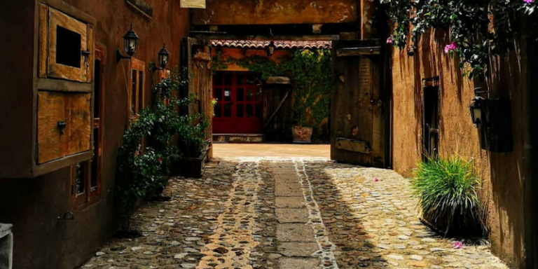 Val'Quirico, Puebla: medieval-style buildings in Central Mexico? (video)