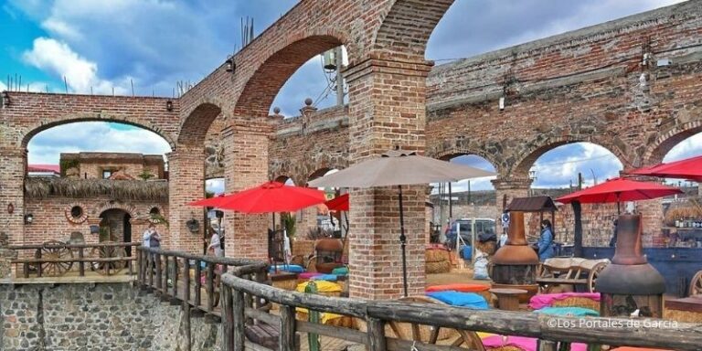 Los Portales de García, cocteles y mariscos frente al Océano Pacífico ...