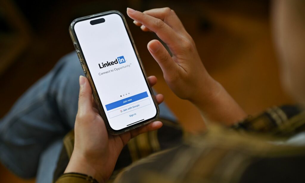 LinkedIn para Agentes de Viajes: Tu Pasaporte al Éxito - Travel Report